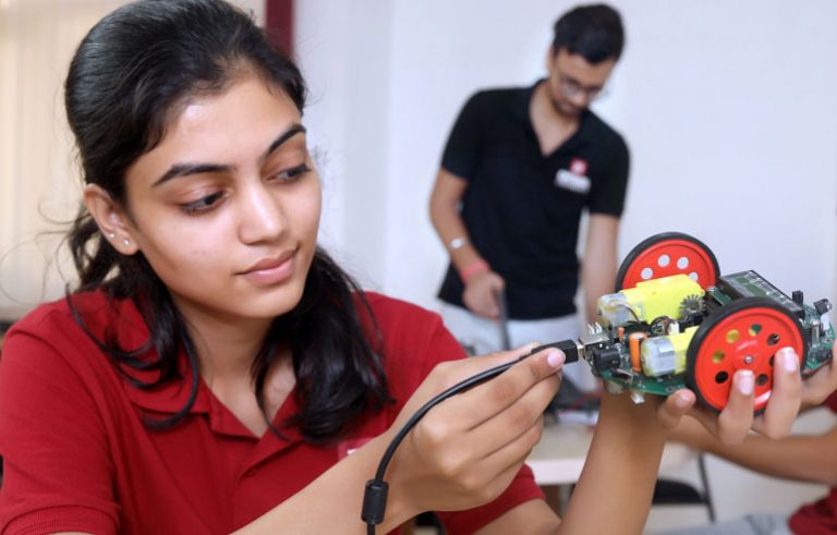 Top 10 Careers After Electronics & Communication Engineering In India ...