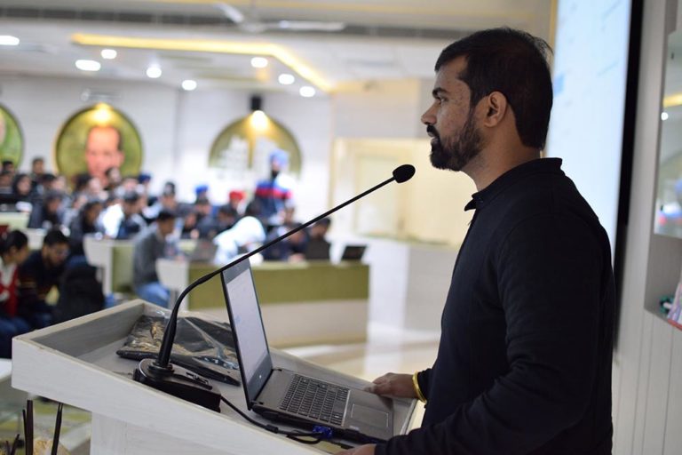 Industry experts deliver tech talks on Google Technologies, introduce ...